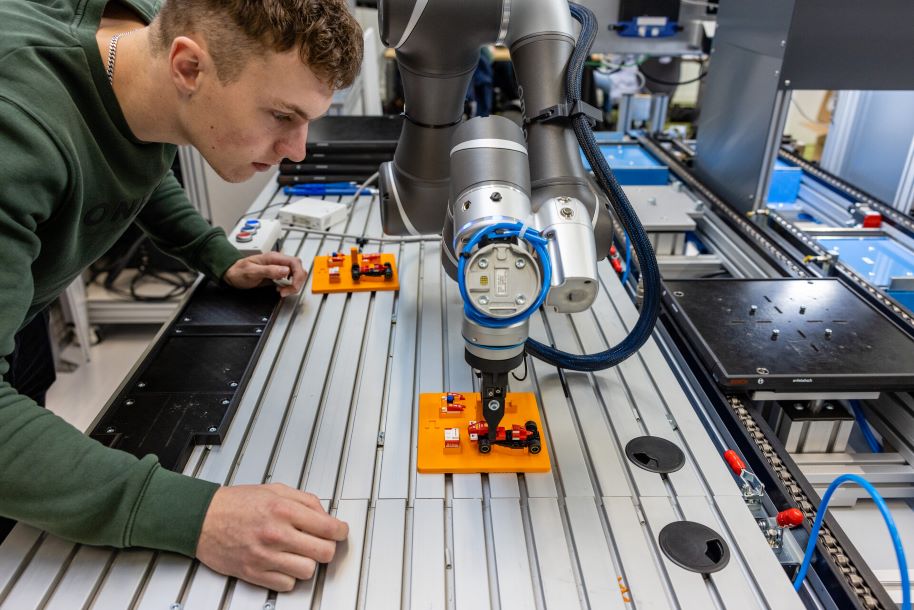 Minor Adaptive Robotics in Eindhoven | Fontys Minor Adaptive Robotics in Eindhoven | Fontys